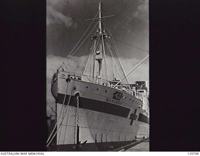 SYDNEY, NSW. 1946-02-05. THE 2/1ST HOSPITAL SHIP MANUNDA (40) TIED UP ...