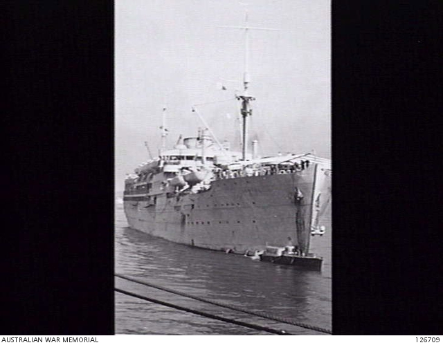 KURE HARBOUR, JAPAN. 1946-03-30. THE TROOPSHIP DUNERA BERTHING AT NO. 4 ...