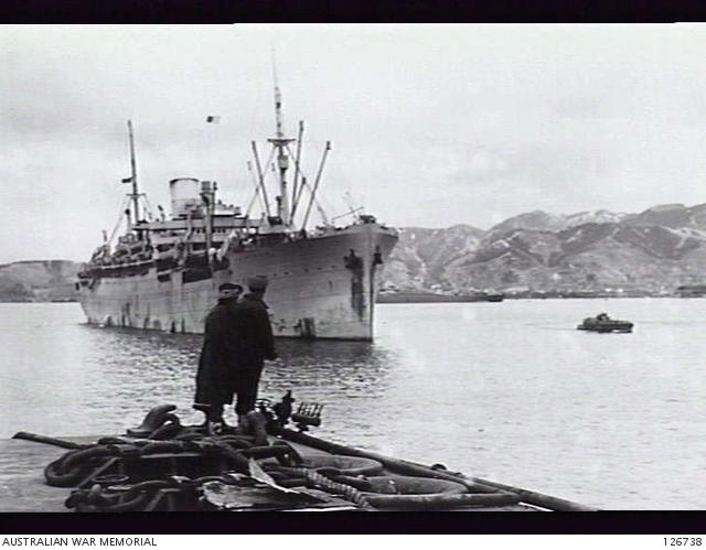 KURE, JAPAN. 1946-03-11. THE SHIP ESPERANCE BAY BERTHING WITH 1ST ...