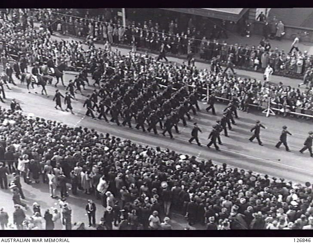 MELBOURNE, VIC. 1946-04-18. THE RAAF SECTION OF THE VICTORY MARCH ...