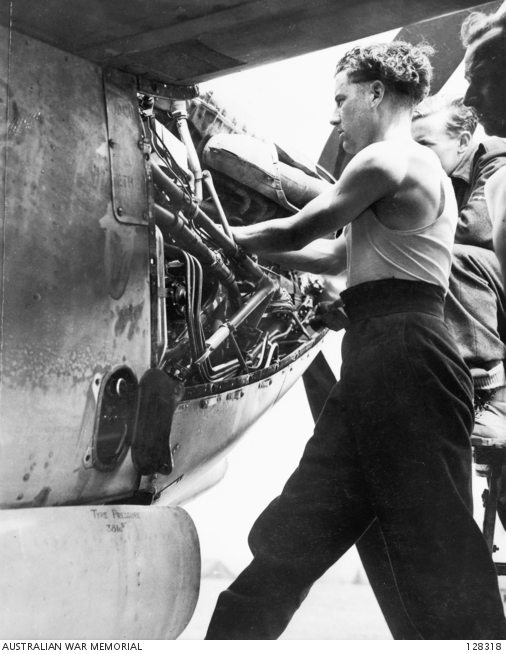 ENGLAND. NO. 464 SQUADRON RAAF, GROUND STAFF AT WORK. | Australian War ...