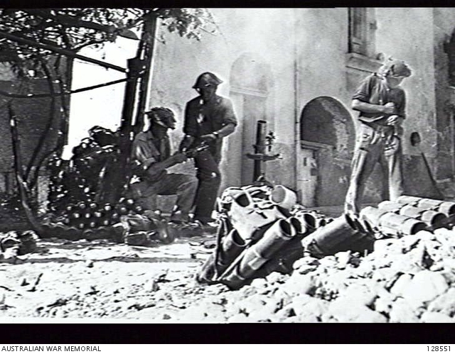 ITALY. 1943-10. A THREE INCH MORTAR FIRING INTO GERMAN POSITIONS AT ...