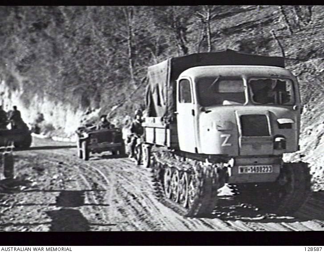 ITALY. 1943-12. FROM THE EIGHTH ARMY FRONT A CAPTURED GERMAN TRACKED ...