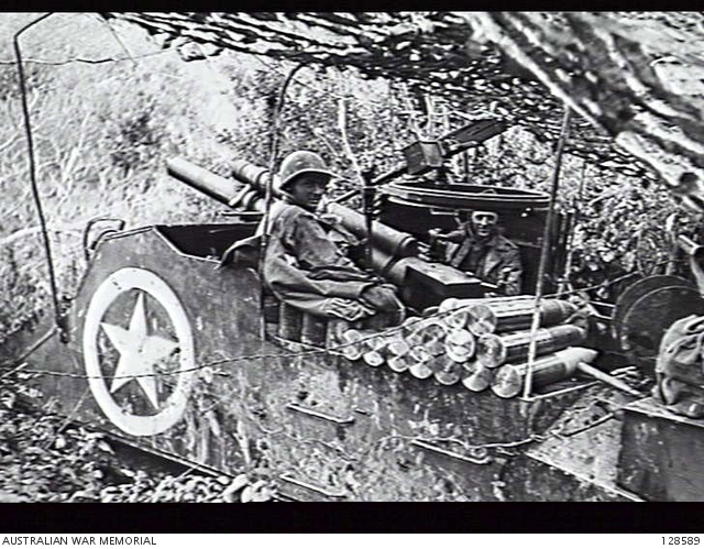 ITALY. C. 1943-12. ONE OF THE AMERICAN GUNS WHICH SUPPORTED THE BRITISH ...