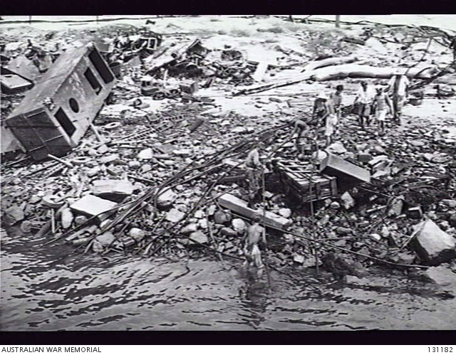 KURE, JAPAN. 1946-08-10. JAPANESE LABOURERS PULLING COMMUNICATION CABLE ...