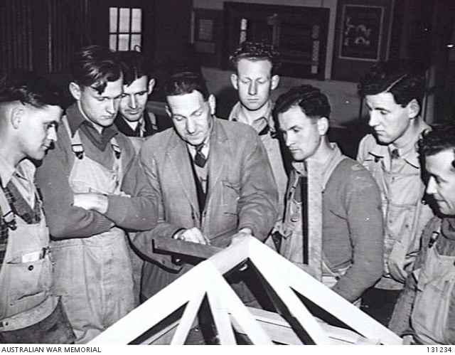 MELBOURNE, VIC. 1946-08-28. COMMONWEALTH REHABILITATION TRAINING SCHEME ...