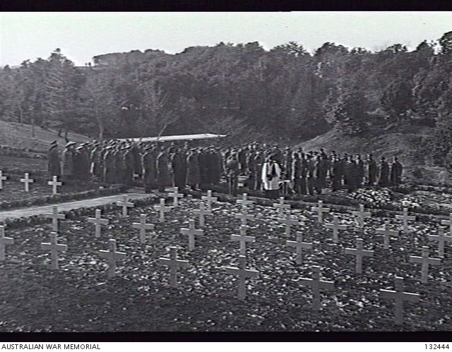 YOKOHAMA, JAPAN. 1947-01-03. GENERAL VIEW OF THE BURIAL SERVICE OF ...