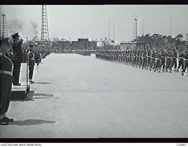 KURE, JAPAN. 1947-04-25. THE 17 COMMANDER ROYAL ENGINEERS WORKS MARCH ...