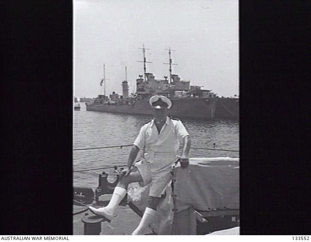 C.1940. GUNNER JOHN HENRY ENDICOTT RN ON BOARD HMAS VAMPIRE. HE WAS ...