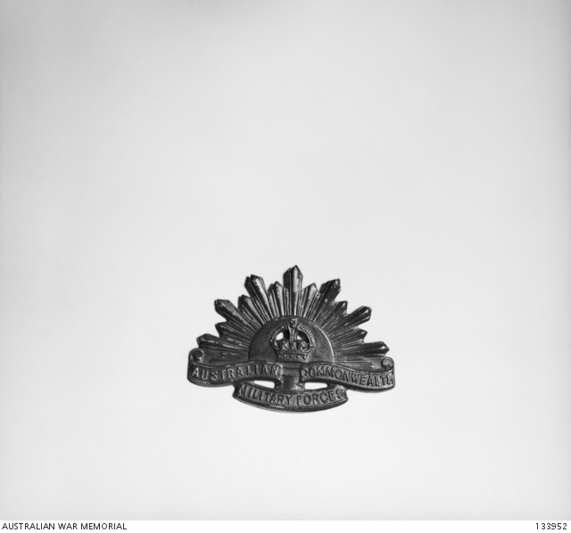 CANBERRA, ACT. 1949-09-22. THE BADGE OF THE AUSTRALIAN COMMONWEALTH ...