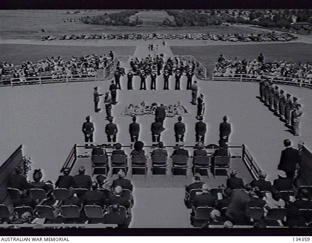 CANBERRA, ACT. 1950-11-11. GENERAL VIEW DURING THE FIFTH REMEMBRANCE ...