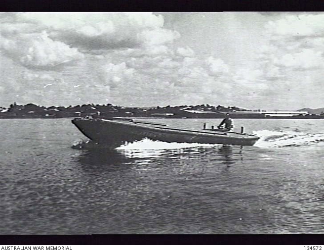 BRISBANE, QLD. BOMB SCOW, RAAF TYPE 010-, AT TOP SPEED (10 KNOTS BEING ...