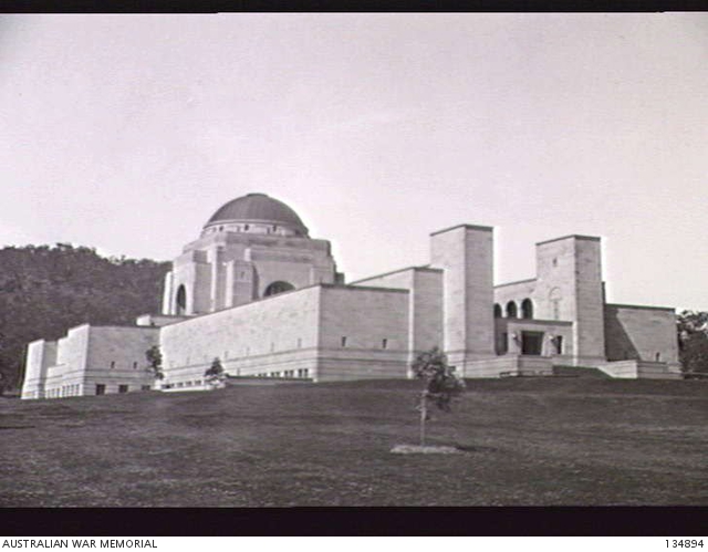 1954-11-17. CANBERRA, ACT. EXTERIOR VIEW OF THE AUSTRALIAN WAR MEMORIAL ...