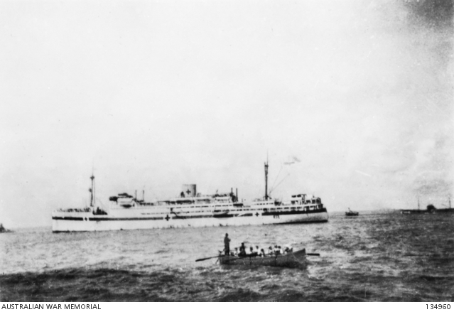 DARWIN, NT. C.1942-02. THE AUSTRALIAN HOSPITAL SHIP MANUNDA WHICH ...