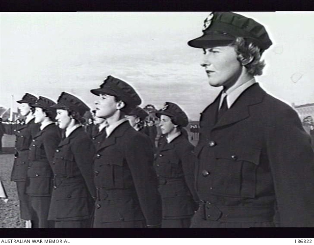 VICTORIA. 1942-06-04. GRADUATES OF THE RAAF AND WOMEN'S AUXILIARY ...