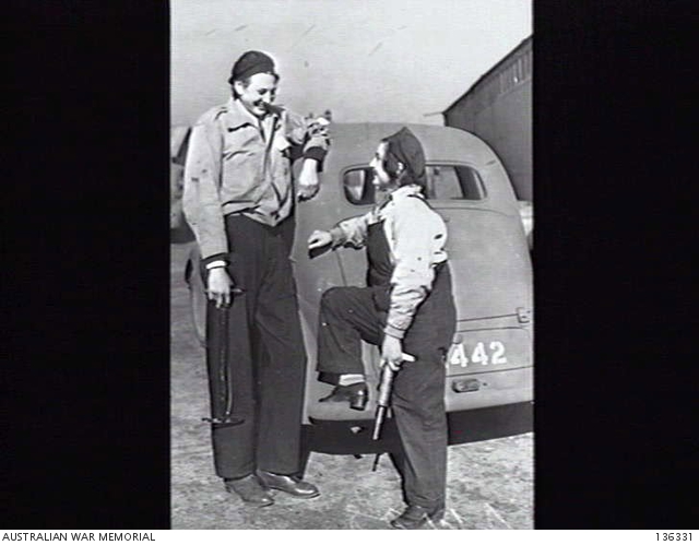 VICTORIA. 1942-06-05. TWO MEMBERS OF THE AUSTRALIAN WOMEN'S ARMY ...