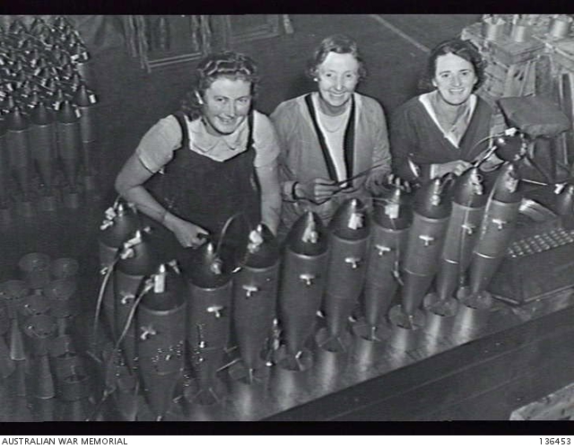 MELBOURNE, VIC. 1942-06-14. SEA MARKERS BEING ASSEMBLED AND FILLED FOR ...