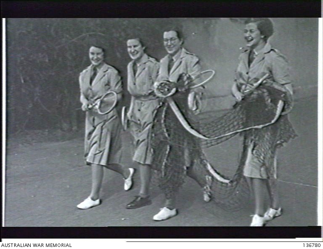MELBOURNE, VIC. 1942-09-09. MEMBERS OF THE AUSTRALIAN WOMEN'S ARMY ...
