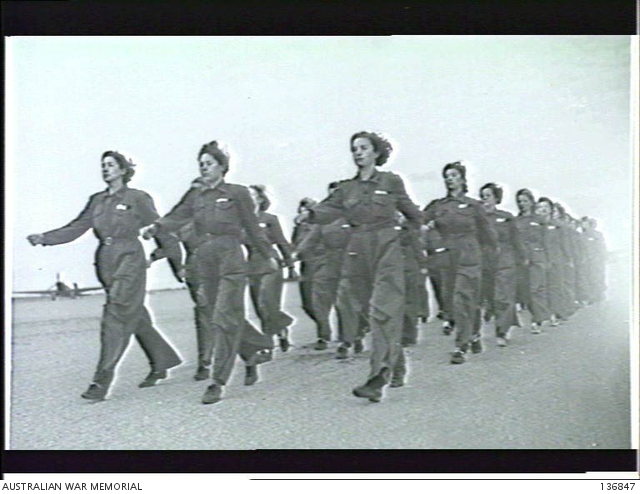 SALE, VIC. 1942-09-23. WOMENS AUXILIARY AUSTRALIAN AIR FORCE (WAAAF ...