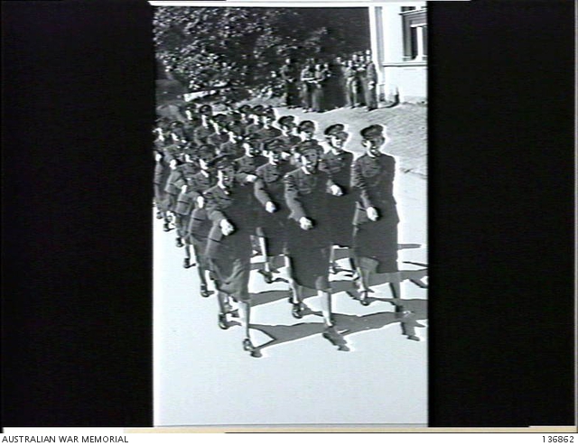 MELBOURNE, VIC. 1942-09-25. WOMEN'S AUXILIARY AUSTRALIAN AIR FORCE ...