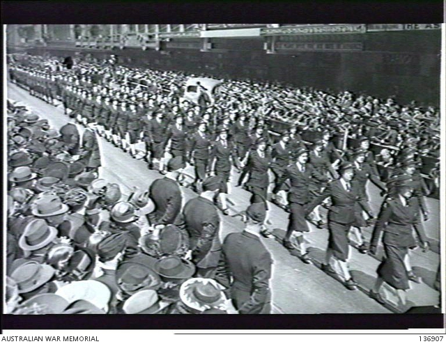 MELBOURNE, VIC. 1942-09-28. MEMBERS OF THE AUSTRALIAN RED CROSS ...
