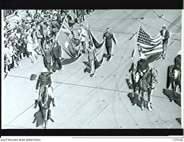 MELBOURNE, VIC. 1942-11-08. LED BY MOUNTED POLICE, FLAG BEARERS OF THE ...