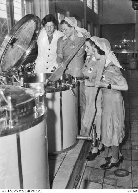 MELBOURNE, VIC. 1942-11-27. MEMBERS OF THE AUSTRALIAN RED CROSS ...