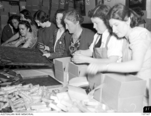 MELBOURNE, VIC. 1942-11-28. WOMEN HELPERS AT THE MELBOURNE MISSION TO ...