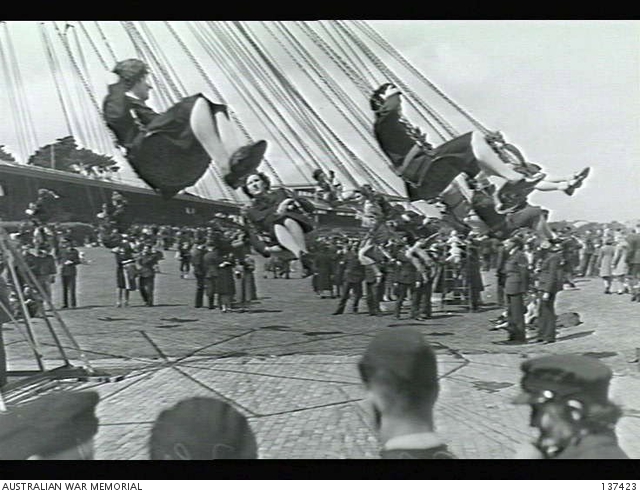 MELBOURNE, VIC. 1942-12-19. MEMBERS OF THE WOMEN'S AUXILIARY AUSTRALIAN ...