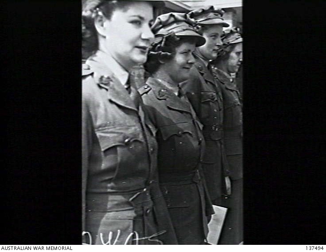 MELBOURNE, VIC. 1942-12-21. MEMBERS OF THE AUSTRALIAN WOMEN'S ARMY ...