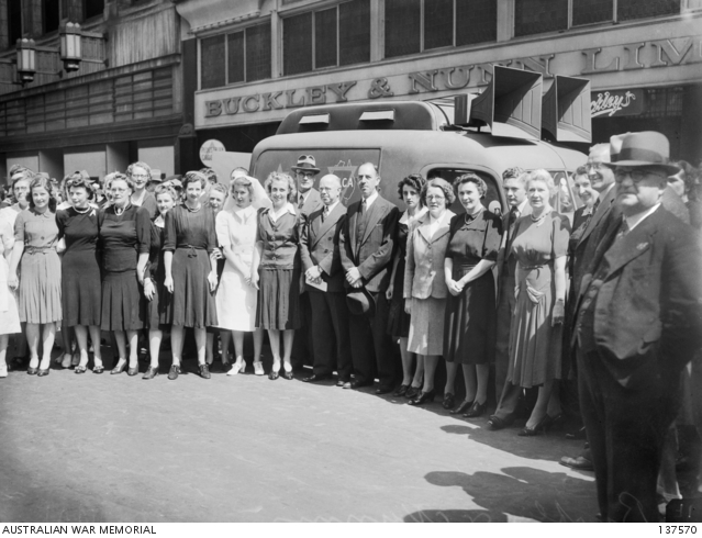 MELBOURNE, VIC. 1943-01-11. THE STAFF OF BUCKLEY AND NUNN, A VERY OLD ...