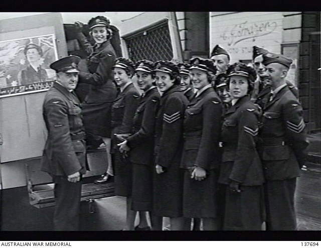 SHEPPARTON, VIC. 1943-01-22. MEMBERS OF THE WOMEN'S AUXILIARY ...