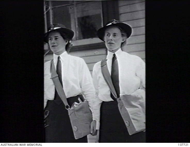 Outdoor portrait of Wrans Lorna Mary and Elizabeth (Betty) Bradford ...
