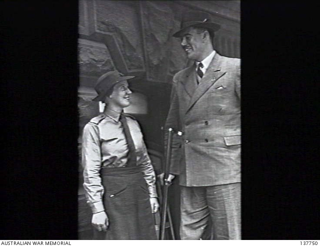 MELBOURNE, VIC. 1943-01-29. LIEUTENANT A. RODEN CUTLER VC CHATTING WITH ...