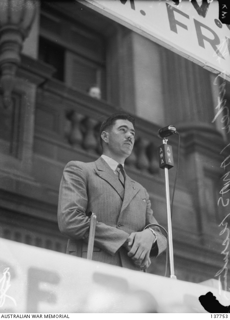 MELBOURNE, VIC. 1943-01-29. LIEUTENANT A. RODEN CUTLER VC SPEAKING FROM ...