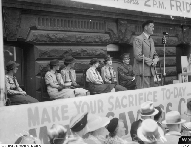 MELBOURNE, VIC. 1943-01-29. LIEUTENANT A. RODEN CUTLER VC SPEAKING FROM ...