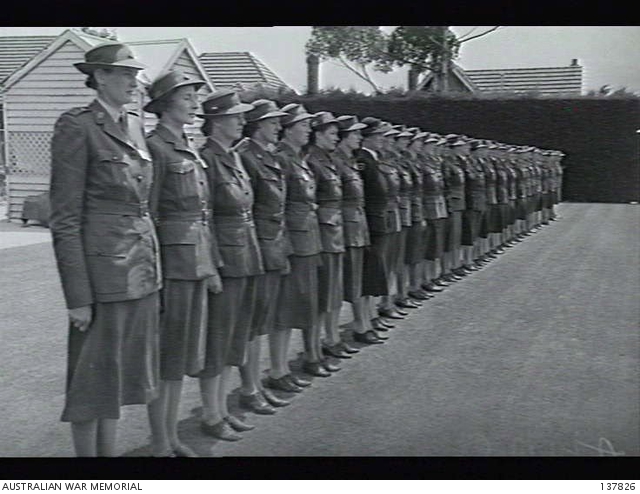 MELBOURNE, VIC. 1943-01-04. PARADE OF MEMBERS OF THE AUSTRALIAN WOMEN'S ...