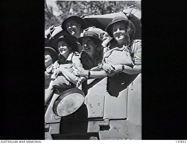 VIC. 1943-01-08. AUSTRALIAN WOMEN'S ARMY SERVICE (AWAS) MEMBERS ON A ...