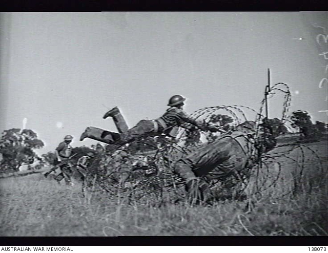 VIC. 1943-03-09. MEMBERS OF THE AUSTRALIAN VOLUNTEER DEFENCE CORPS ...