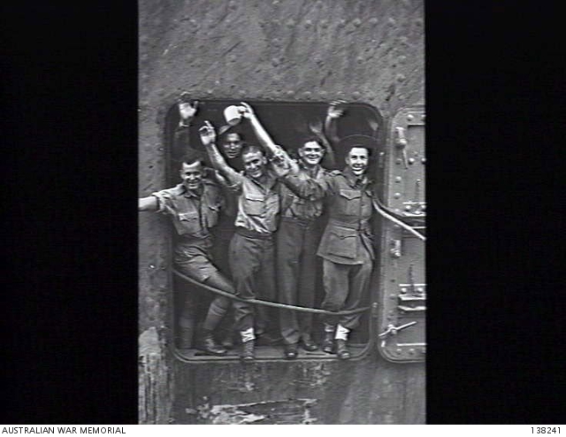 MELBOURNE, VIC. 1943-03-23. MEMBERS OF THE 9TH AUSTRALIAN DIVISION WAVE ...