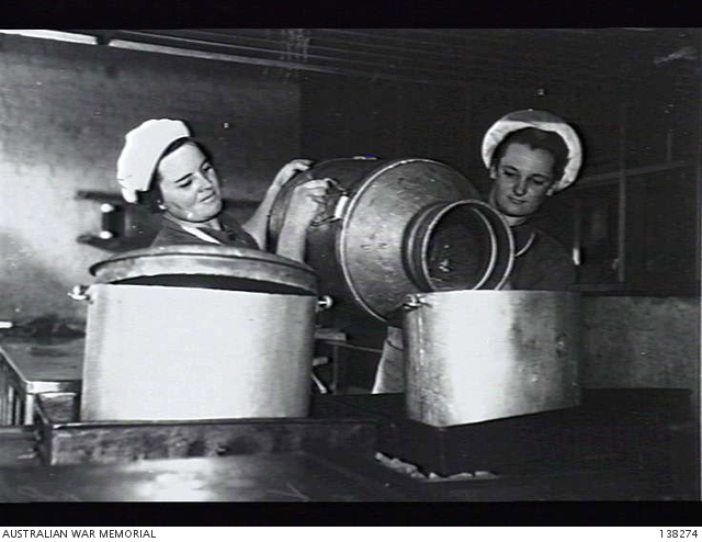 VIC. 1943-03-24. TRAINEE COOKS WORKING IN THE KITCHEN AT THE WOMEN'S ...