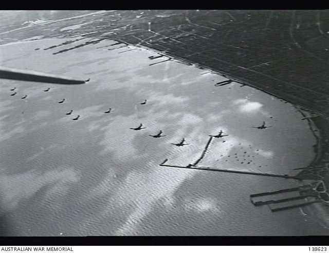 Melbourne, Vic. 1943-04-16. Airspeed "Oxford" aircraft of the RAAF ...