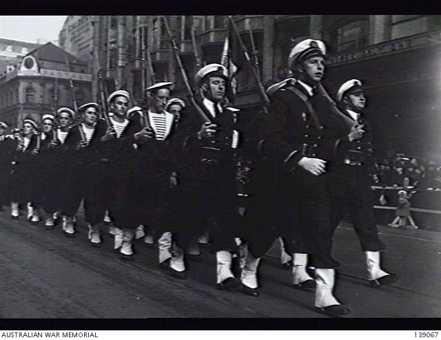 Melbourne, Vic. 1943-06-14. Members of the Free French Navy moving ...
