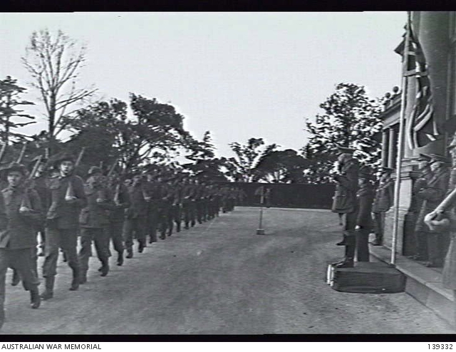 MELBOURNE, VIC. 1943-07-17. MEMBERS OF THE VOLUNTEER DEFENCE CORPS GIVE ...