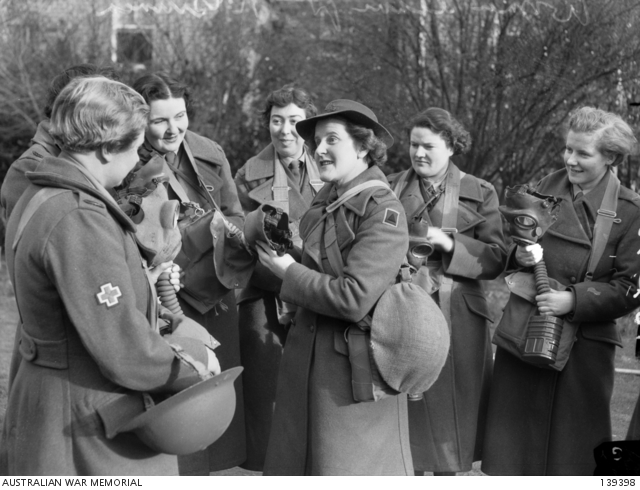 MELBOURNE, VIC. 1943-08-04. MEMBERS OF THE AUSTRALIAN ARMY MEDICAL ...