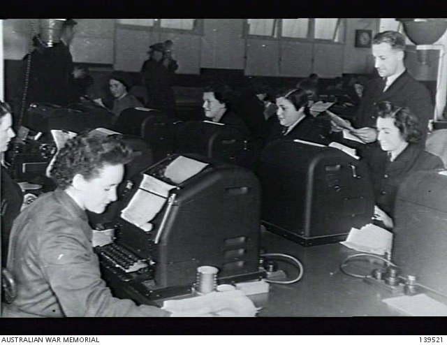 MELBOURNE, VIC. 1943-08-31. MEMBERS OF THE WOMEN'S AUXILIARY AUSTRALIAN ...