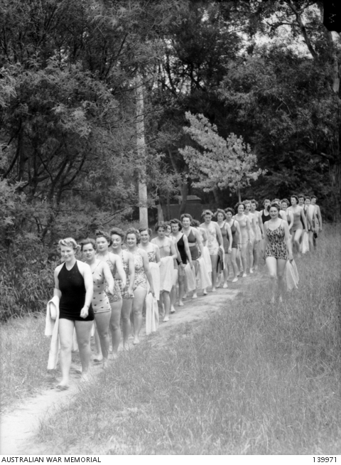 MELBOURNE, VIC. 1943-11-17. MEMBERS OF THE AUSTRALIAN WOMEN'S ARMY ...