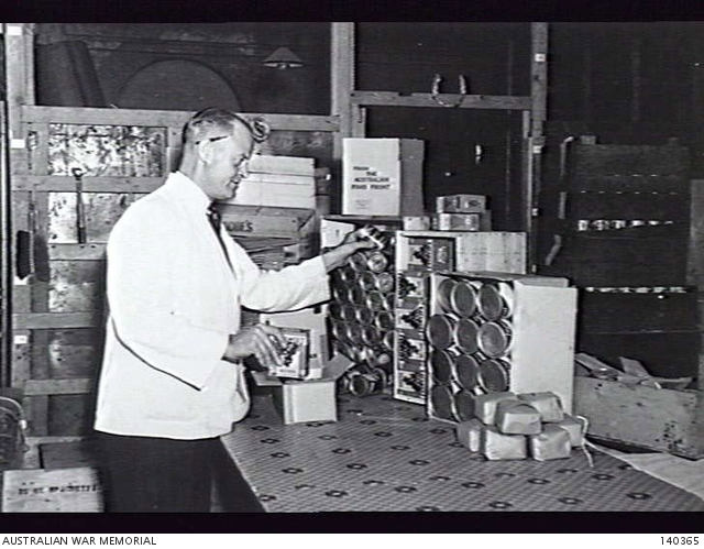 MELBOURNE, VIC. 1944-01-29. A MALE EMPLOYEE OF THE AUSTRALIAN FOOD ...