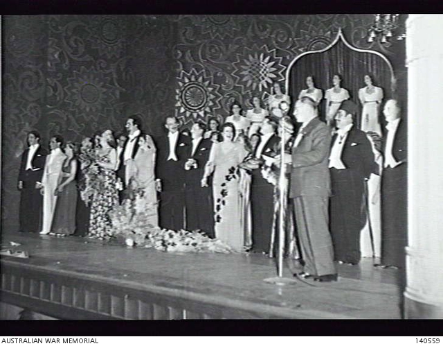 MELBOURNE, VIC. 1944-03-09. THE SINGER MISS GLADYS MONCRIEFF AND THE ...