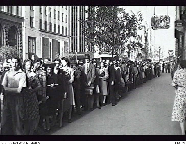 Melbourne, Vic. 1944-03-30. Potential holiday makers in a long queue ...
